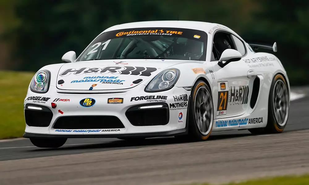 Muehlner preklopi na PWC z dvema avtomobiloma Porsche GT4 Effort