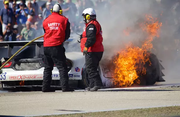 Ang mga Team Nagduso alang sa Pagbalik sa IMSA Safety Team