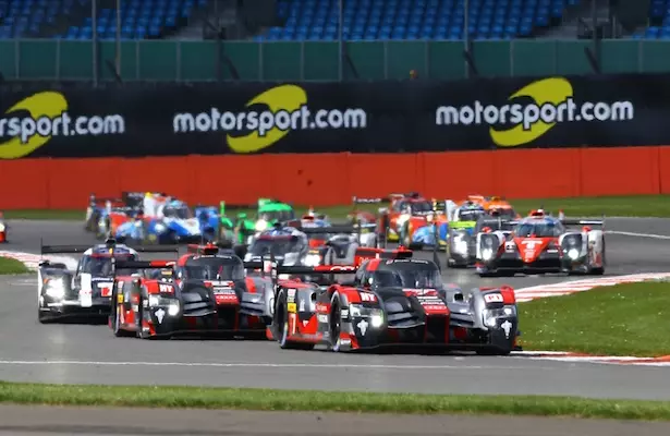 #7 AUDI SPORT TEAM JOEST (DEU) AUDI R18 HYBRID LMP1 MARCEL FASSLER (CHE) ANDRE LOTTERER (DEU) BENOIT TRELUYER (FRA) BAŞLANGIÇ