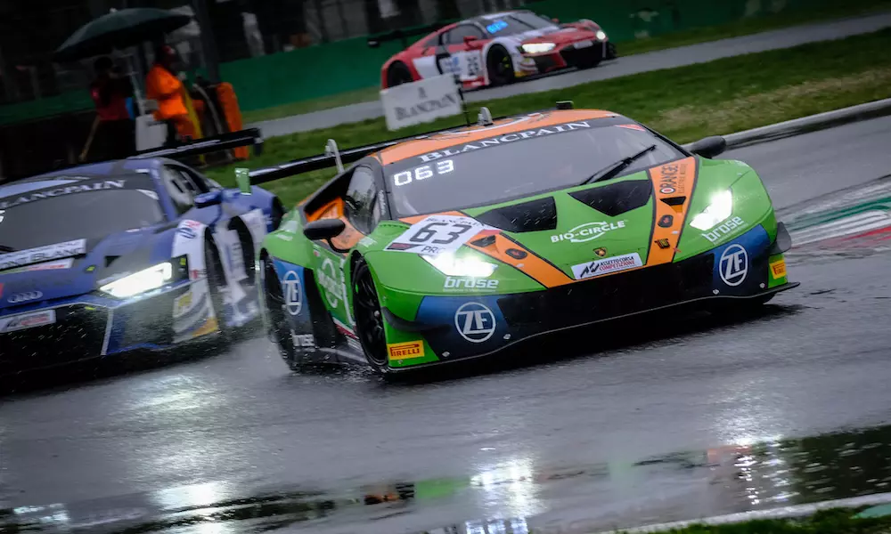 Grasser Lamborghini Scores Pole mu Zoyenereza Zodzaza Zochitika