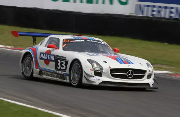 U-Van der Zande, u-Schultis Uhlelelwe i-Bathurst 12H Debut in Mercedes