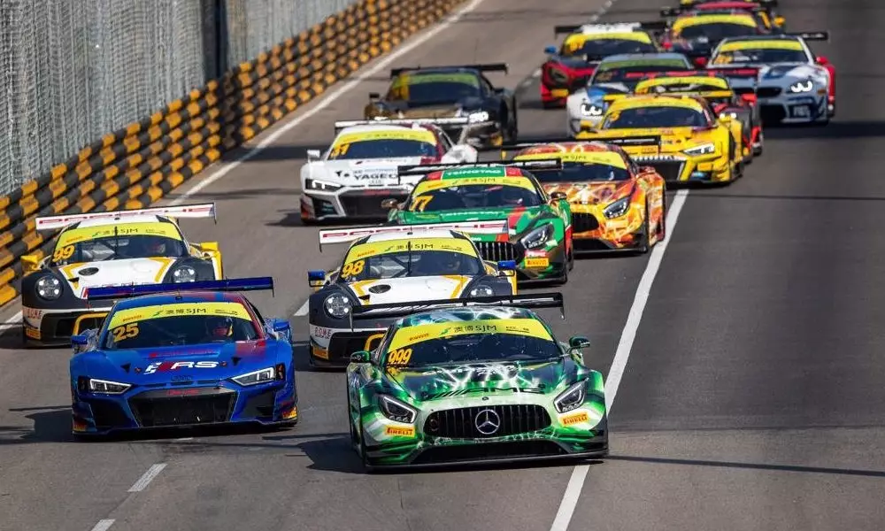 Marciello מגן מ-ROWE Porsches עבור Quali Race Win