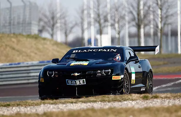 Gavin Anarudi kwa GT Masters huko Reiter Camaro akiwa na Enge