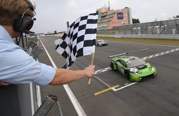 Grasser-Lamborghini gewinnt; Garage 59 gewinnt Endurance-Titel