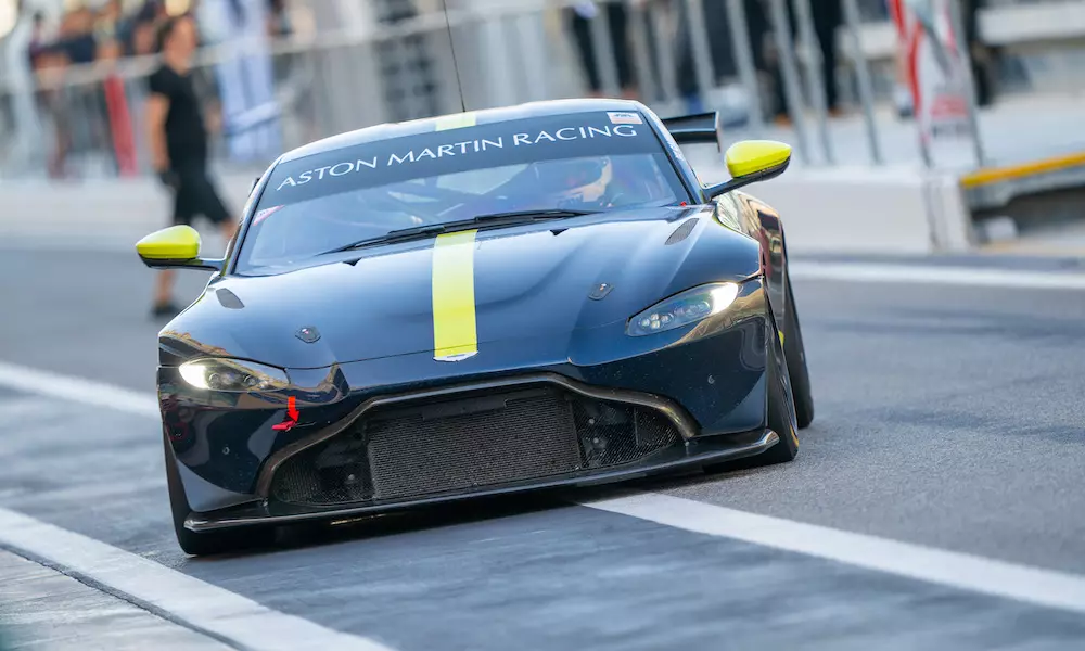 Aston مارٽن Nürburgring 24 GT4 لائين اپ سيٽ ڪري ٿو 1560_1