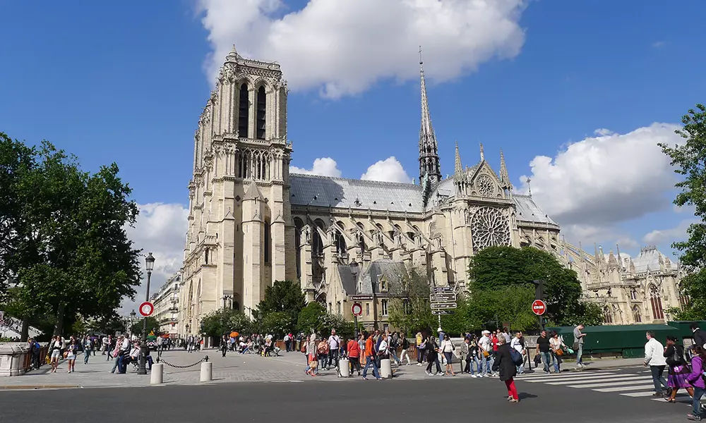 SRO venuje 50 000 eur na obnovu katedrály Notre-Dame