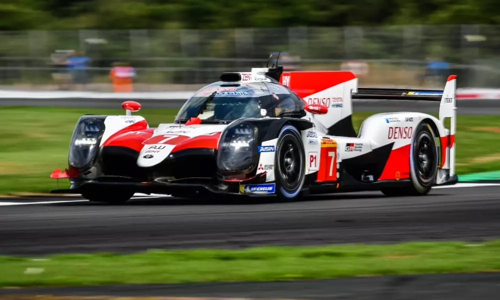 Toyota Cyflymaf ddydd Gwener yn Silverstone