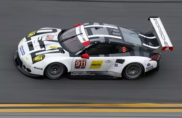 Gi-update nga Porsche 911 RSR Set alang sa Daytona Debut