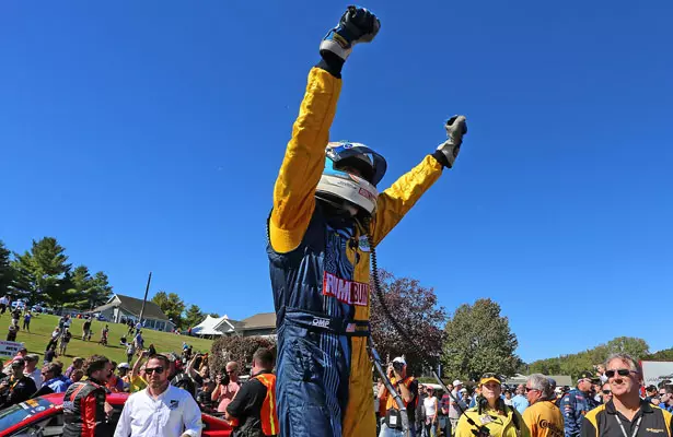 Johnson, Roush Win, Rum Bum leva o título de GS en Lime Rock