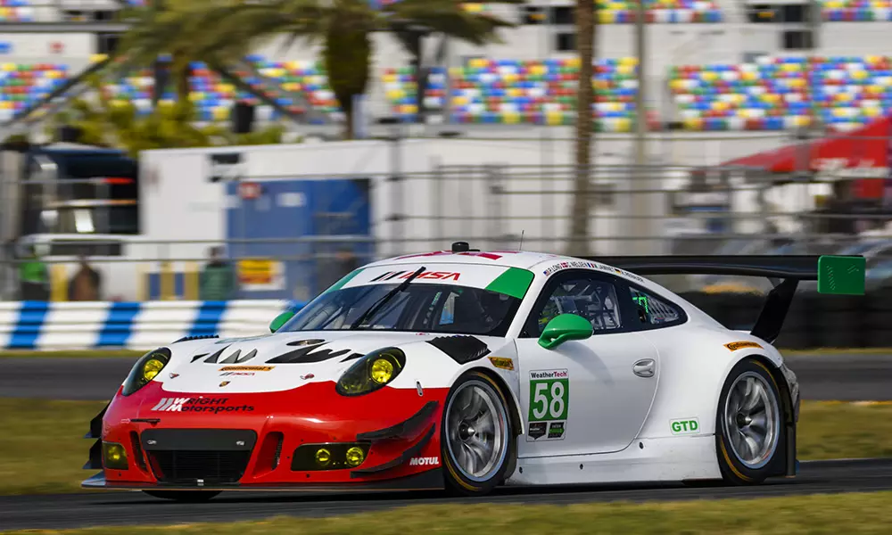 Wright considerando a segunda entrada do Porsche GTD