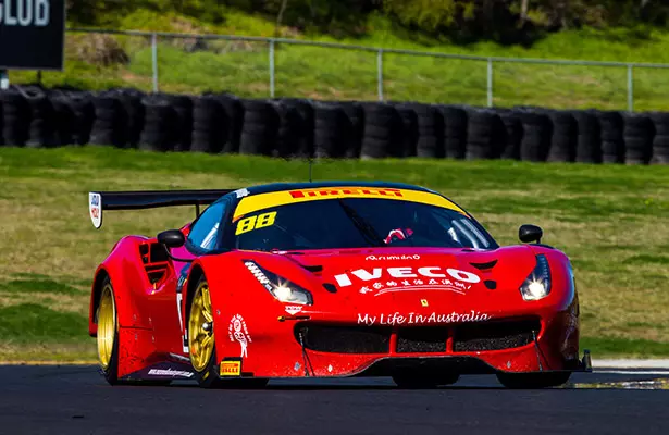 Bathurst 12H साठी Maranello Ferrari मध्ये Lowndes, Whincup