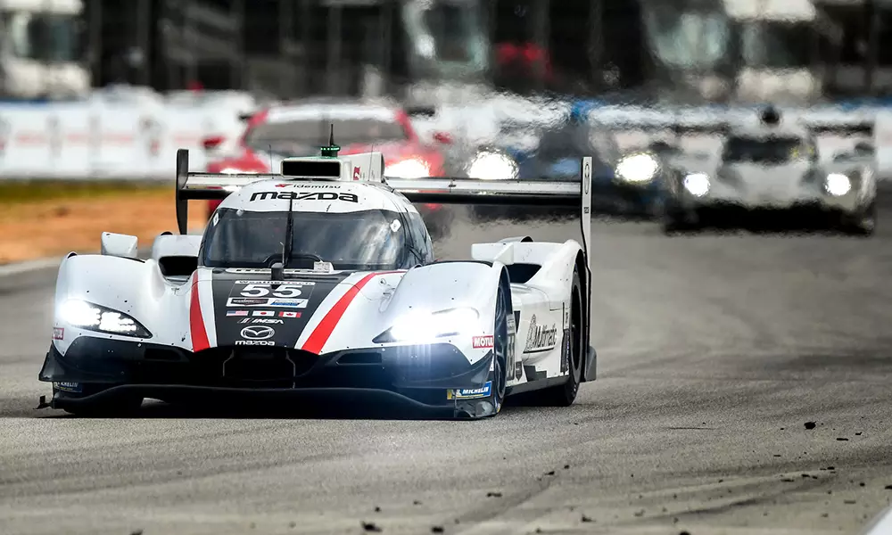 Tincknell, Mazda prowadzi, gdy słońce zachodzi nad Sebring 21744_2