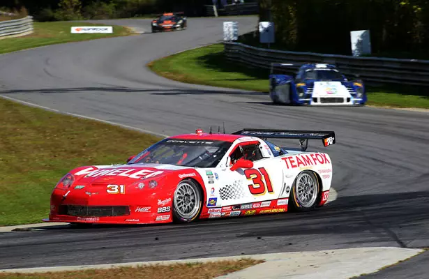 Marsh Corvette 在石灰岩公园赢得 GT 战斗