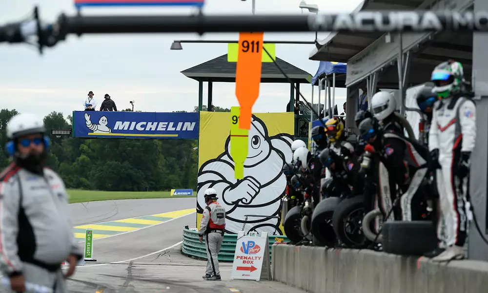 Michelin Nang Peran: Staff Pit Lane IMSA 22353_4