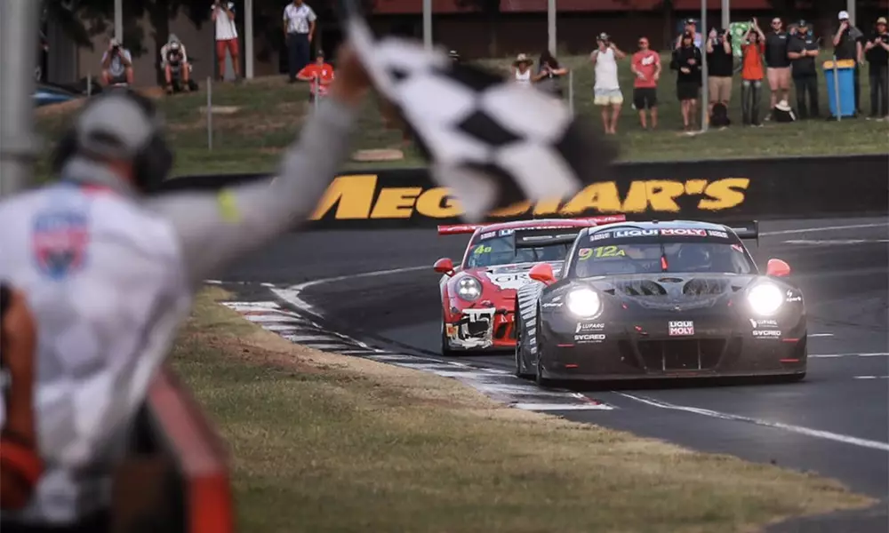 Campbell jout EBM Porsche Victory yn Bathurst 12H Thriller 22759_2