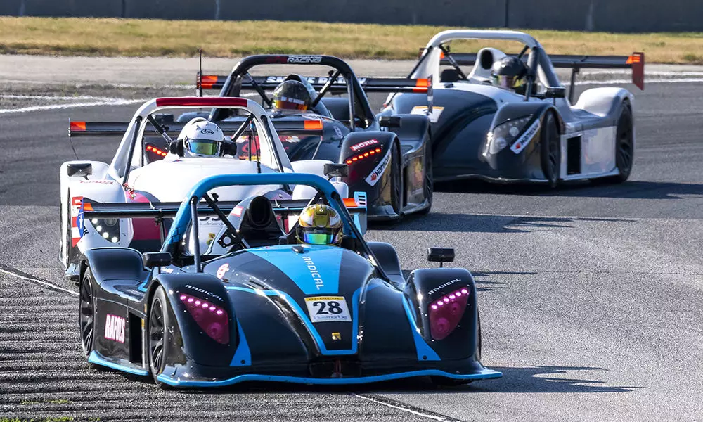 由当地人推动的保险杠 COTA Grid，新的 Radical SR10