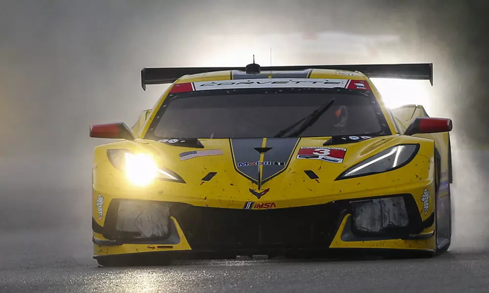 การ์เซีย: Corvette C8.R “เอาตัวรอด” The Kink “ดีกว่าที่เหลือ”