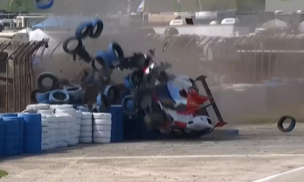 L'accident de Lopez Toyota provoque un drapeau rouge de quatrième heure à Sebring 26882_2