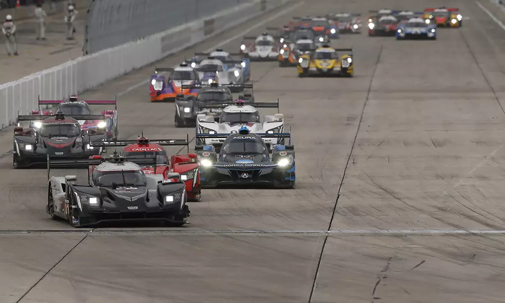 Taylor Paces Incident-Filled Malferma Horo ĉe Sebring 27064_2