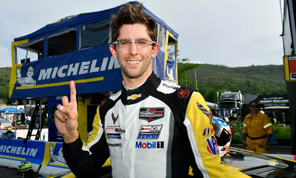 Taylor mingpin Corvette Front Row Sweep di Lime Rock