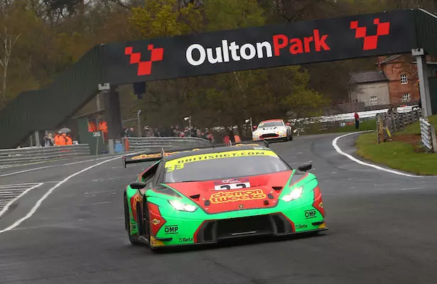 Minshaw, Keen Dominate to Draw First Blood ĉe Oulton Park