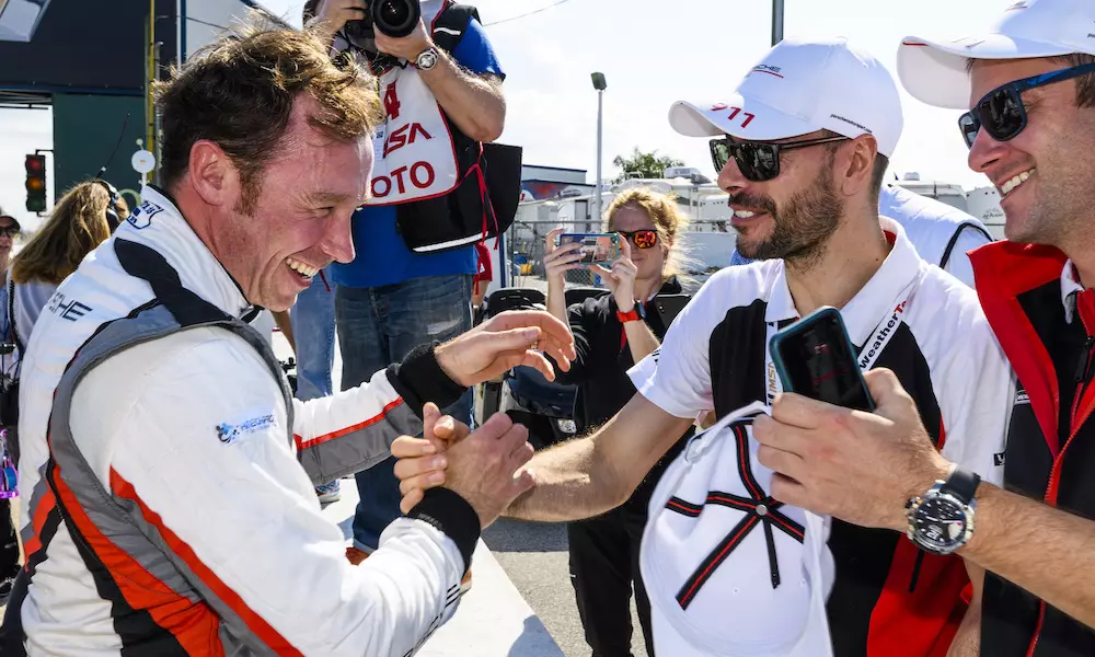 Porsche Sweeps GTLM ඉදිරිපස පේළිය 27356_2