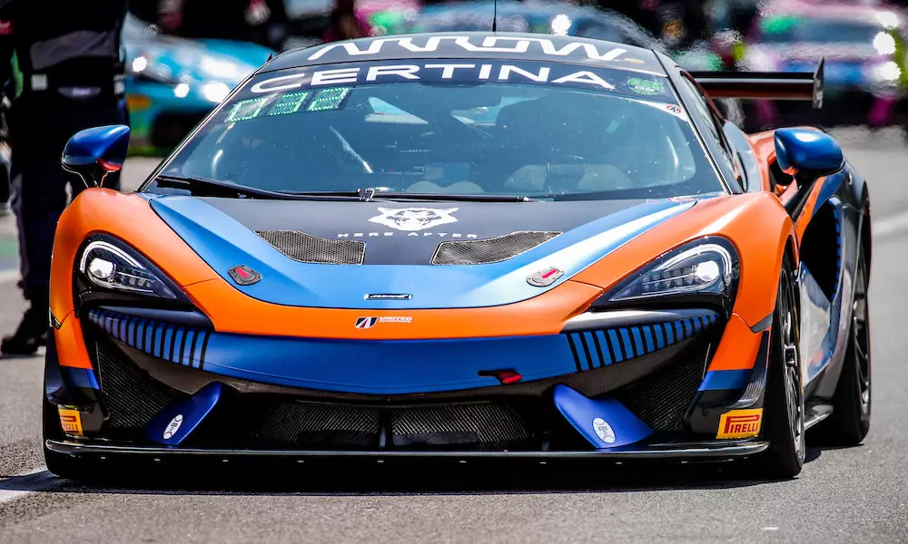 United Bosses Brown, Dekano por Kunhavigi McLaren GT4 ĉe Zandvoort