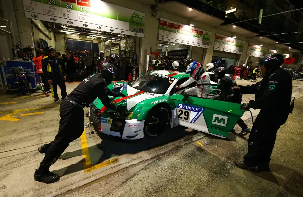 Audi Mengontrol N24 di Setengah Jarak