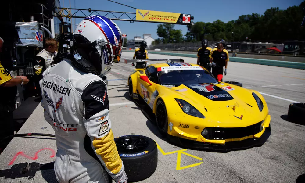 Corvette Magnussen سے باہر نکلنے کی تصدیق کرتا ہے۔ 27877_2