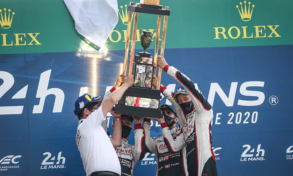 Toyota logra un triplete en Le Mans