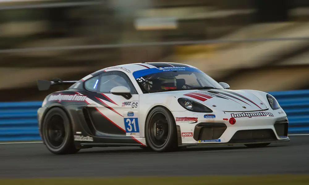 Porsche GT4 кирүү үчүн Bodymotion, JCR Team Up