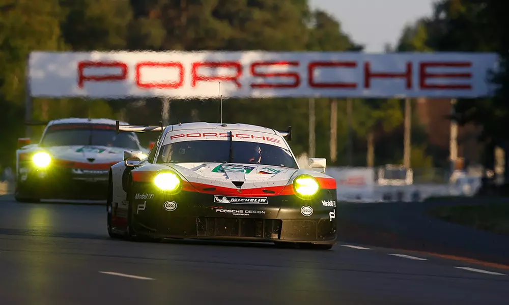 Porsche dia nanamafy ny drafitra ho an'ny Ezaka GTE-Pro fiara efatra ho an'ny 24H Le Mans 29236_2