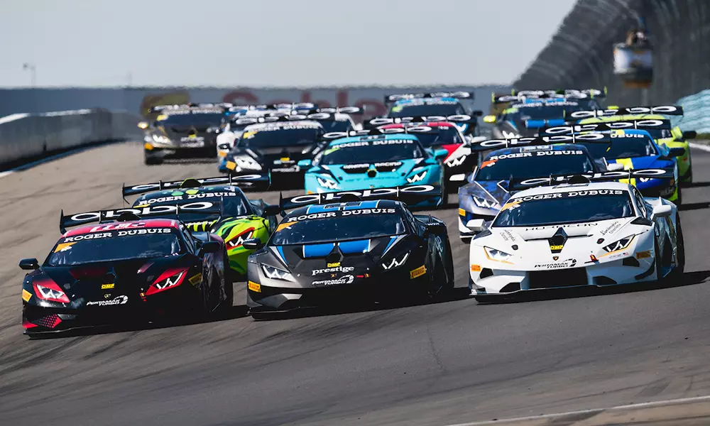 Льюис лидирует по очкам Super Trofeo на Road America 29382_2