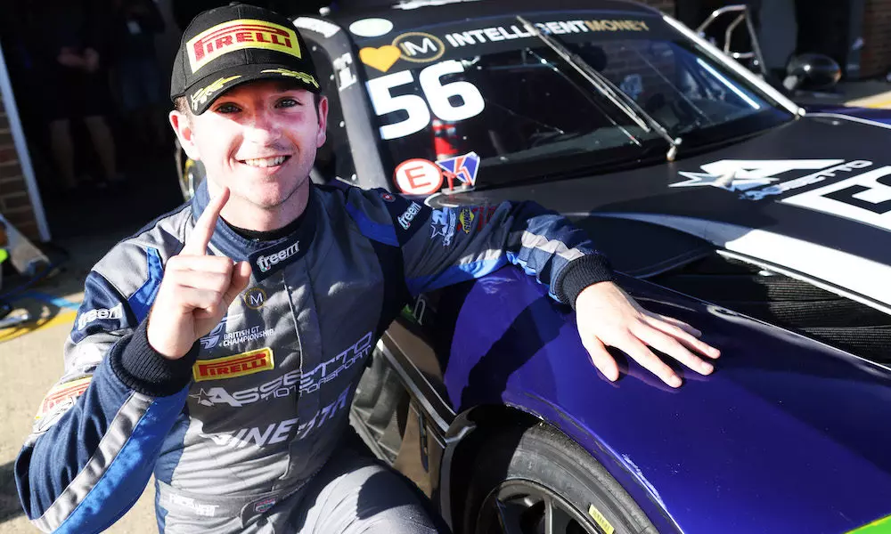 Pirelli Paddock Pass: Charlie Robertson