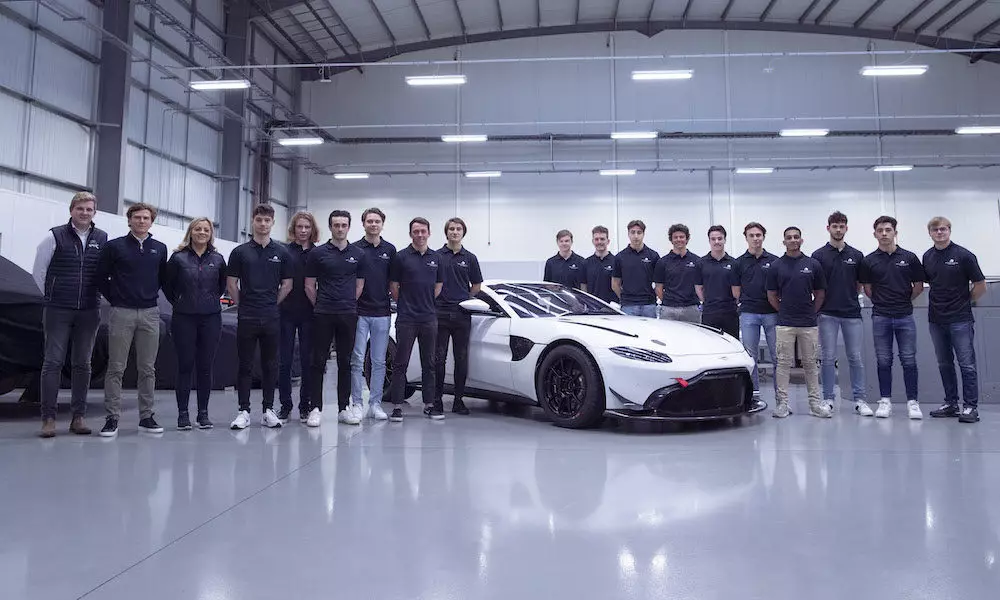 Aston Martin nennt Kandidaten fir '23 Driver Academy Präis