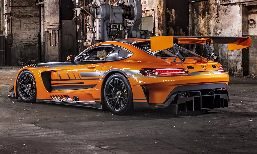 Mercedes-AMG waxay daaha ka rogtay la cusboonaysiiyay tartame GT3 611_2