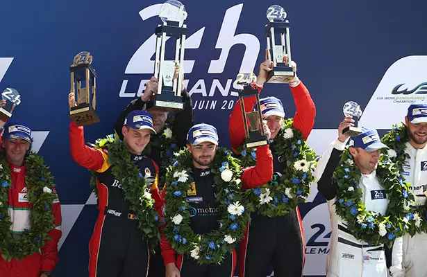 JMW бартарӣ дорад GTE-Am, Ferrari Podium Sweep 6742_1