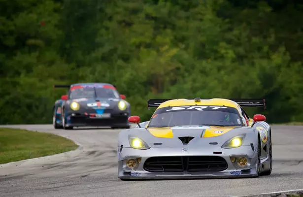 Bomarito ag cur Viper ar GT Pole ag Road America