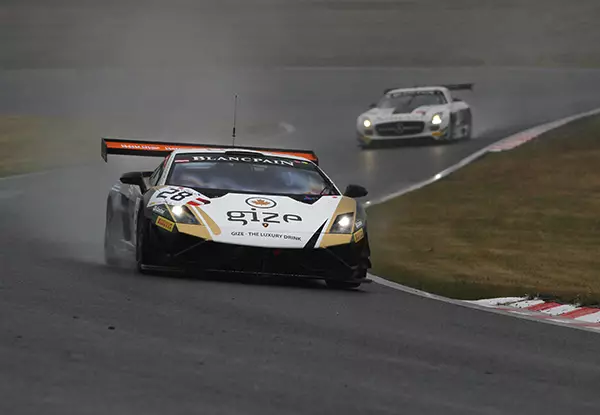 GRT Lamborghini gewënnt Reen Soaked Zandvoort Qualifikatioun Race