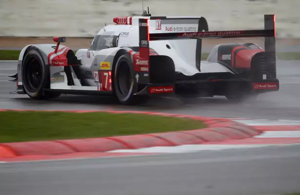 “Audi” Silverstone-da ýagyş bilen siňdirilen FP3-e ýolbaşçylyk edýär