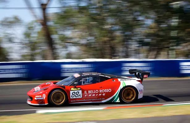 Camps defensors de Maranello Presentar la primera entrada per a 2015 Bathurst 12H