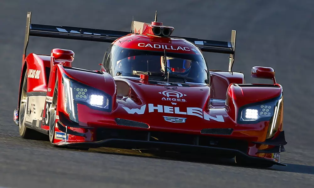 Derani Blazes Field sa Opening Practice sa Laguna Seca 8714_1